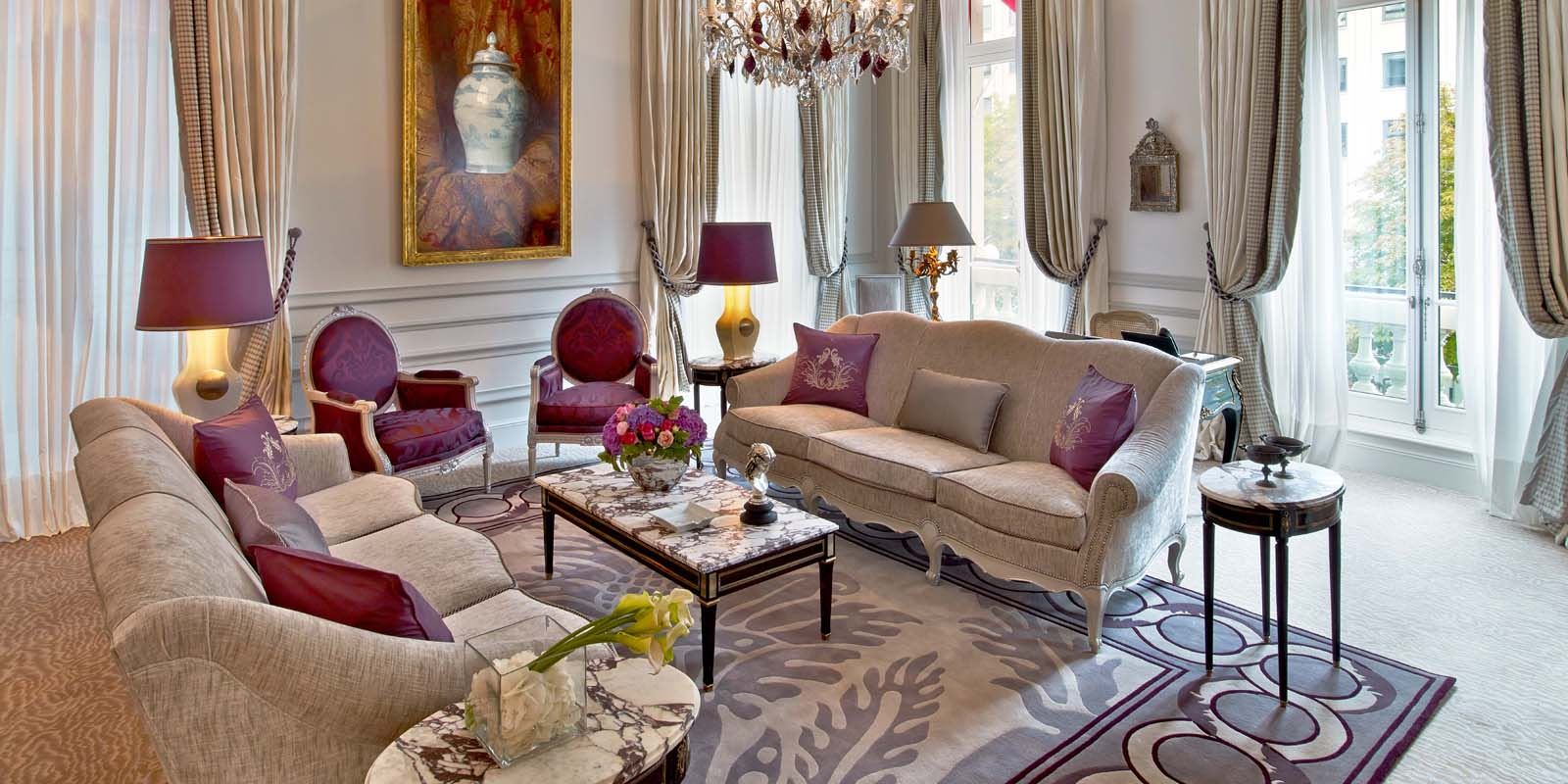 Plaza Athenee. Discover The Ultimate Stylish Boutique