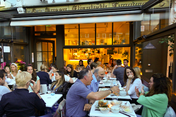 Delicious ULI Restaurant. Notting Hill's Popular Neighbourhood Eatery.