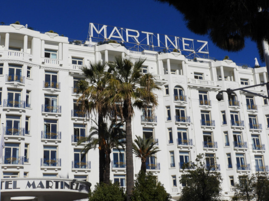 Glamorous Hotel Martinez: Cannes’ Star-Studded Retreat